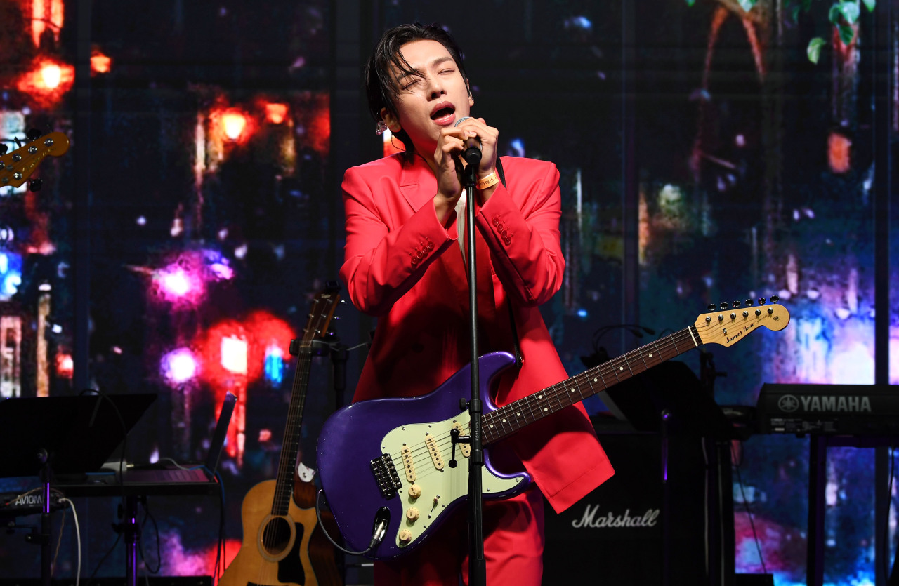 'Sing Again' contestant Han Seung-yun marks solo start with 'Lovender'