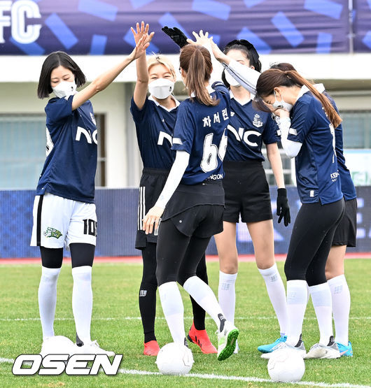 골때녀-구척장신 팀,'시축 전 모여서 파이팅' [사진]