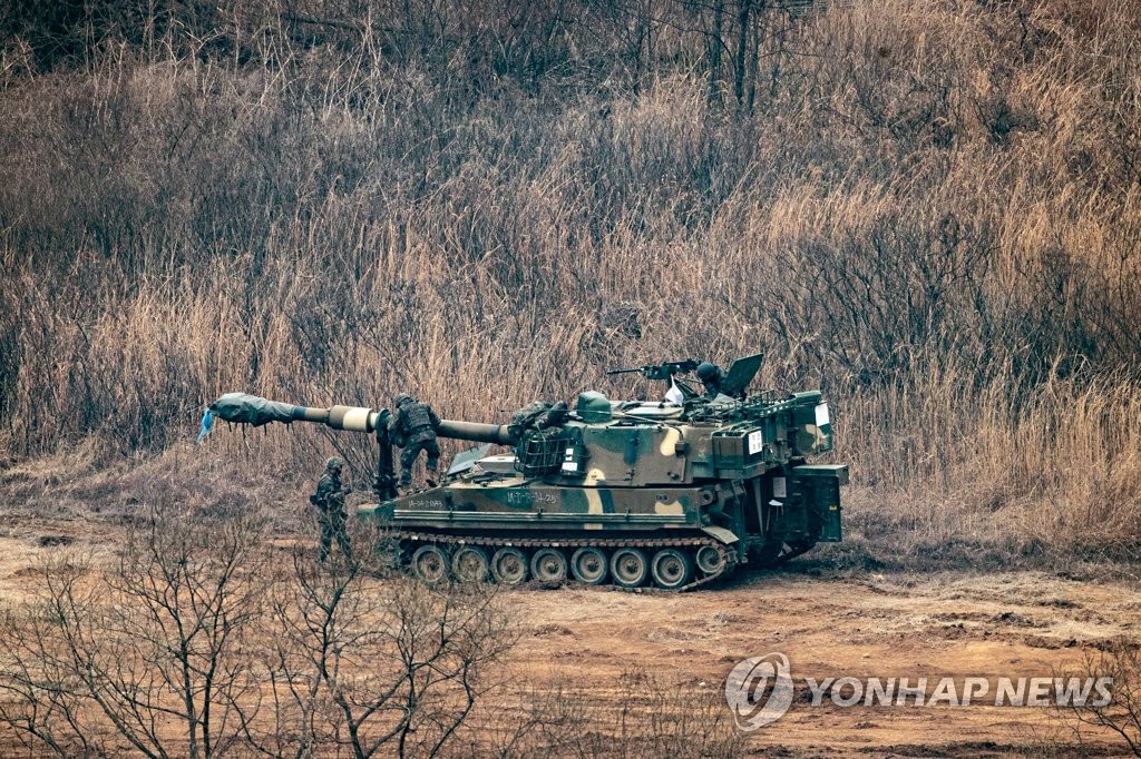 훈련 중인 K55자주포