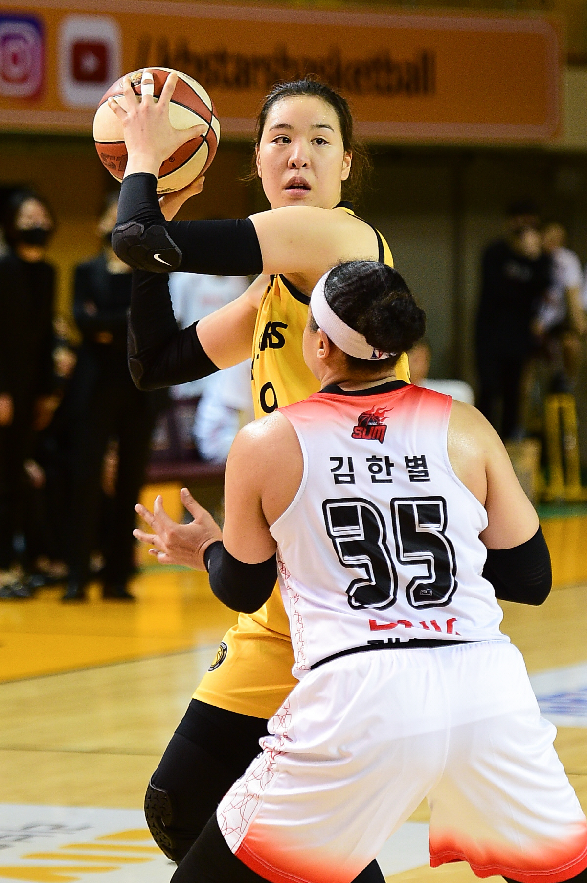 KB-BNK의 PO, 결국 박지수와 김한별의 매치업에서 승부