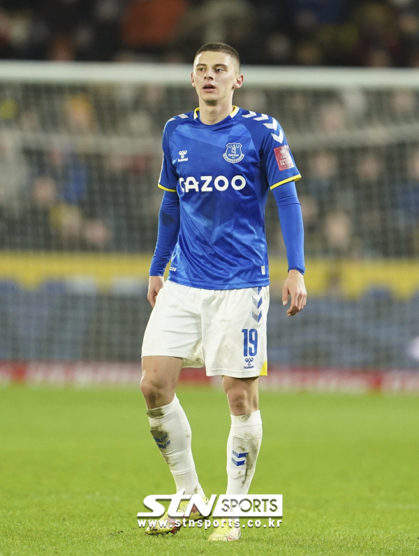 [EPL 32R] '고든 결승골' 에버튼, 맨유에 1-0 승리