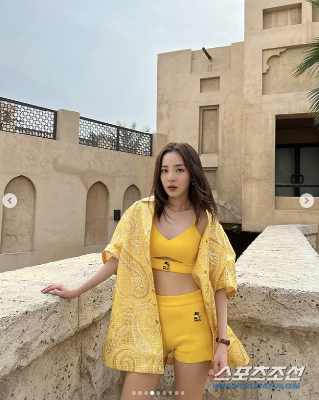 41kg 산다라박, 초딩 몸매일줄 알았더니.. 불륨감 수영복 몸매에 '깜놀'