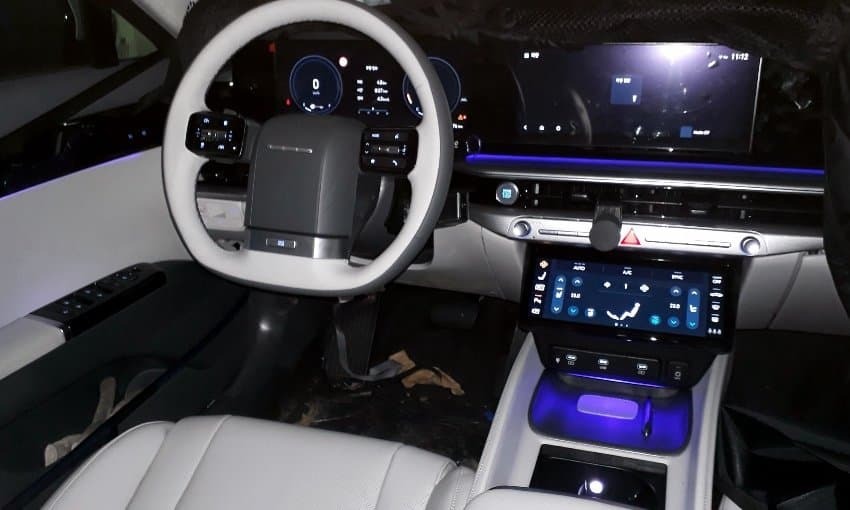 "고급스러워" 그랜저 GN7 내부 사진 최초 유출 | 더드라이브