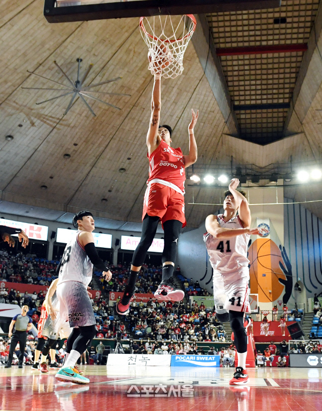 시작부터 폭발한 MVP 최준용, SK KGC에 완승..우승까지 2승 남았다