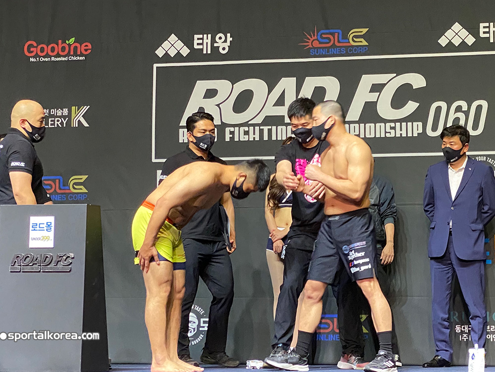 [ROAD FC 060] '고개 숙인' 권아솔, "시합에서 많이 때려주세요" 왜?