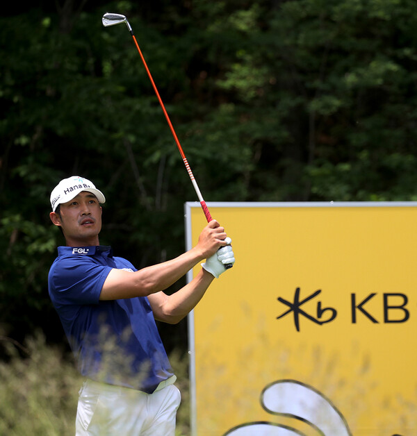 박은신, KB금융 리브챔피언십 3R 1타차 2위..2주 연승 기대 [KPGA]