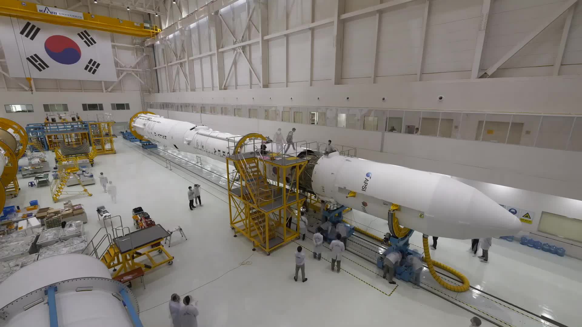 [누리호 2차 발사]① 절반 성공에서 완전 성공 기대.. 실제 위성 싣고 우주로