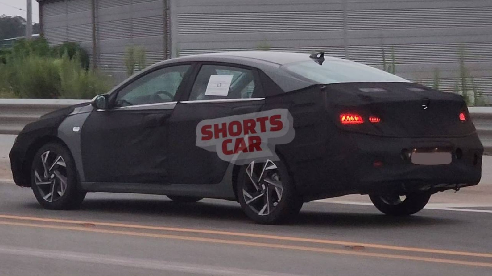 '新 그랜저와 닮았나?' 아반떼(CN7) F/L 주행 모습 | 더드라이브