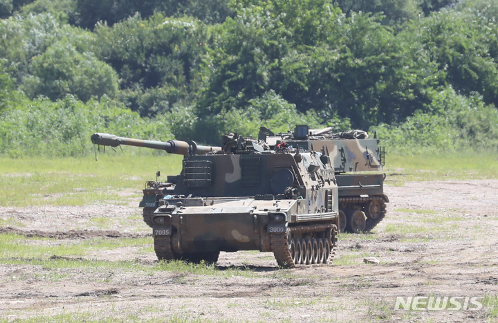 이동하는 K55 자주포