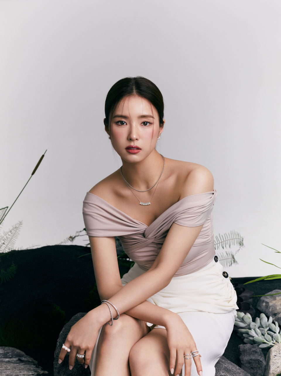 TASAKI(타사키), 데인저 시리즈와 함께한 카리스마 가득한 신세경 화보 공개