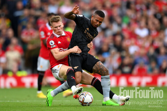 [epl.told] '지배' 아스널-'효율' 맨유, 팀 컬러가 돋보였던 '명경기'