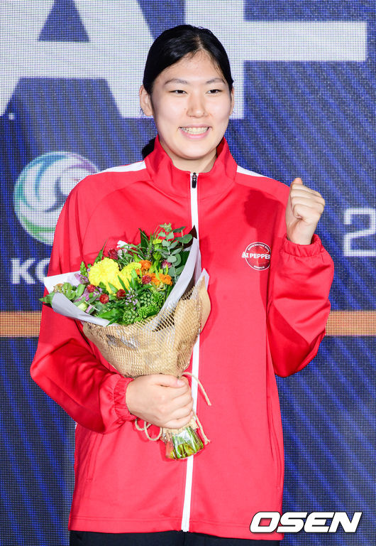 국가대표 꿈꾸는 194.5cm 신인 어르헝, "공격이든 블로킹이든 잘하고 싶다"