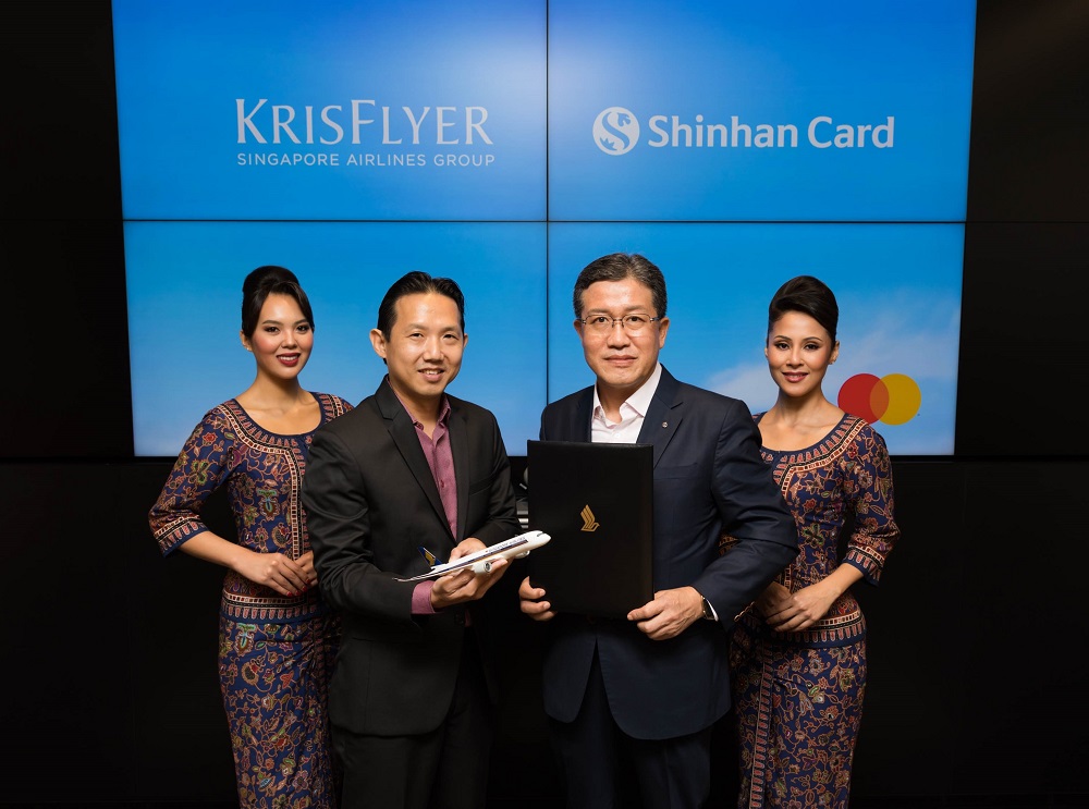 싱가포르항공‧신한카드 '맞손'..항공 마일리지 카드 공동 개발