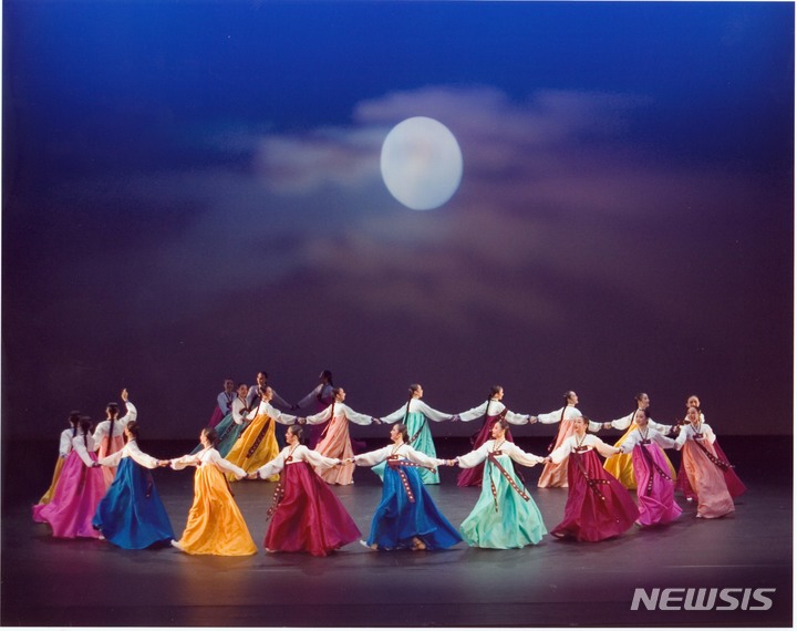 '한가위, 보름달 걸렸네'..추석 연휴 민속박물관 체험 행사 풍성