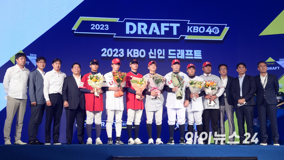 [포토]SSG 지명 신인 선수들, 쓱~하고 야구팬 마음속으로