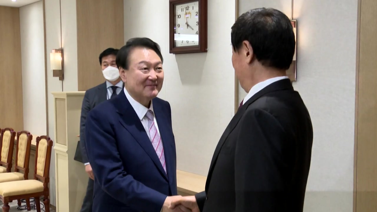 尹 "사드, 한중관계 걸림돌 돼선 안 돼"..리잔수 "예민한 문제"