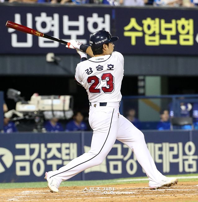 두산, SSG전 5연패 탈출..LG, 선두 SSG에 2.5경기차 접근