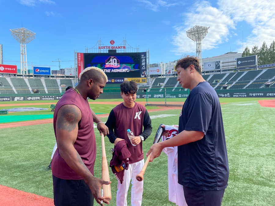 빅보이 만난 야생마.."이대호는 KBO 레전드"[SPO 사직]