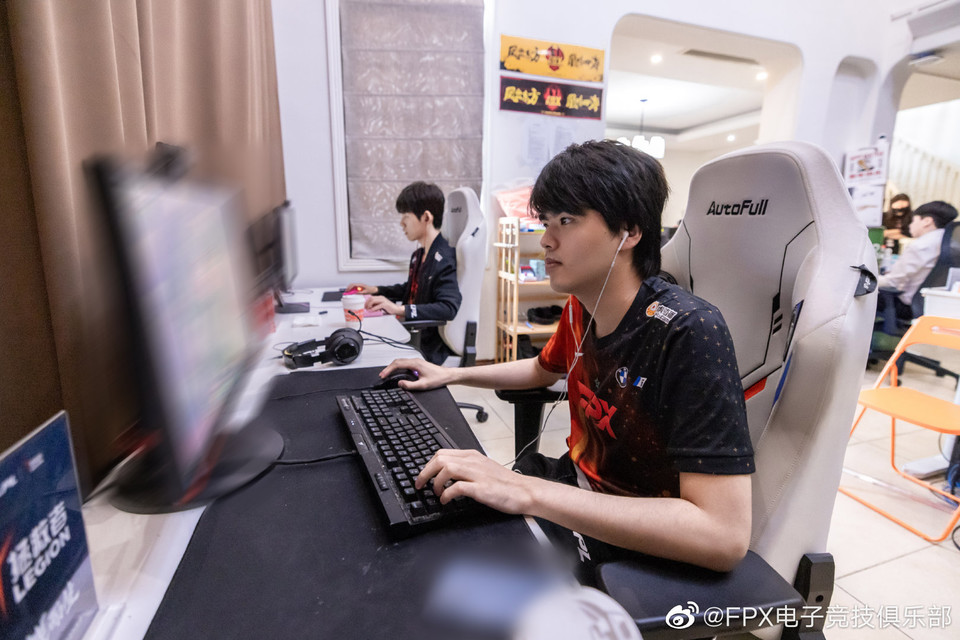 [LPL] 팬들에게 '버럭' LWX, 이유는?