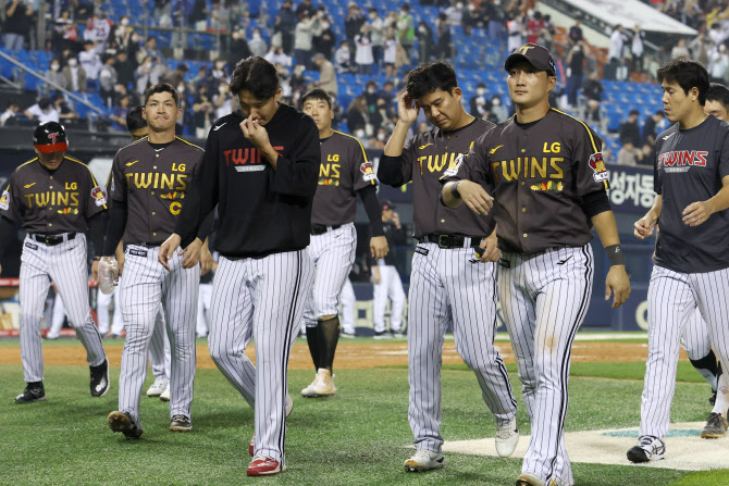 역전우승 멀어지는 LG, 1위 SSG와 3.5경기 차..삼성 단독 7위