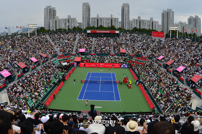 한국 테니스의 흥행 무드, '위닝샷'으로 만들자[박준용의 인앤아웃]