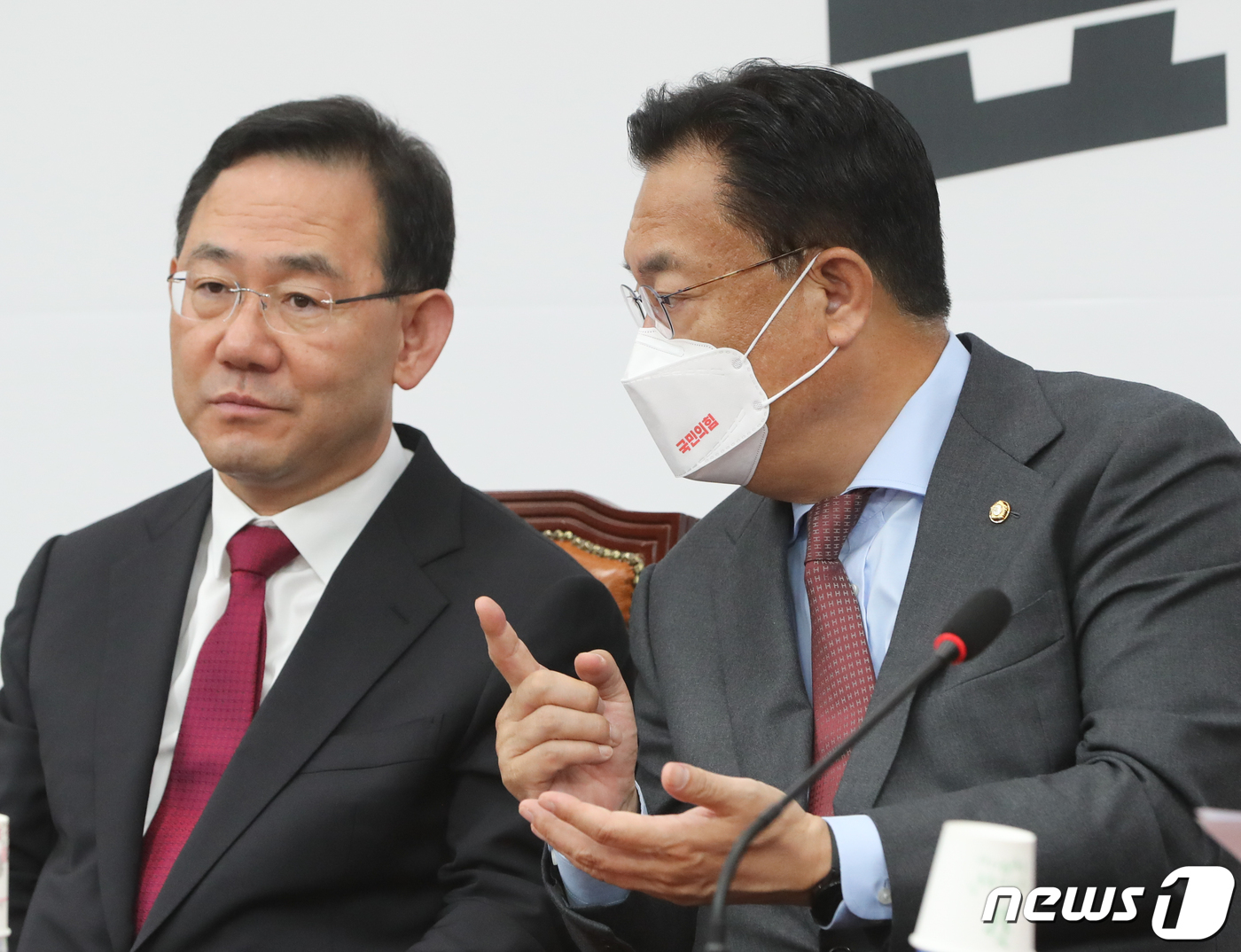 '이준석 윤리위' 앞둔 국민의힘 지도부