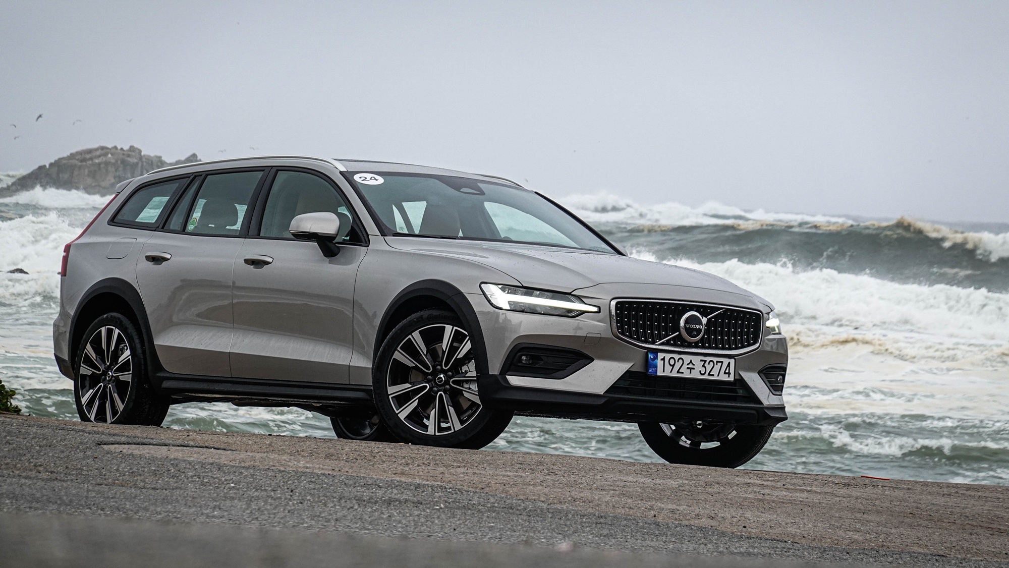 볼보 V60 CC, 표범처럼, 하이에나처럼, 조용필처럼