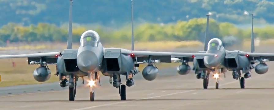 美항모 떠있는데.. 北 새벽엔 미사일, 오후엔 특별감시선 넘어 비행