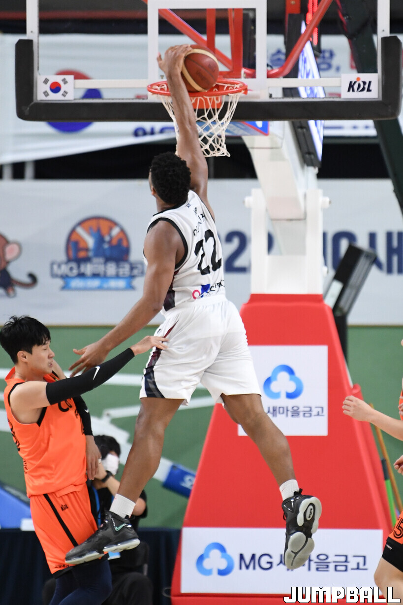 1Q 22점 차, KT와 캐롯의 결승 진출 희비 갈림길