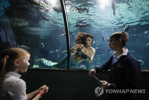 RUSSIA MOSCOW OCEANARIUM SHOW