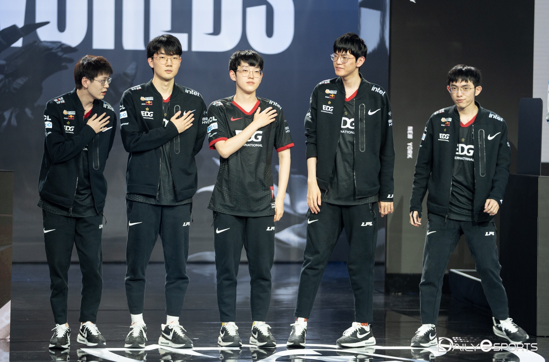 [롤드컵] EDG, '스카웃' 앞세워 C9 꺾고 첫 승..북미 5전 전패