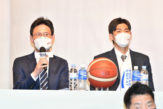 KBL 컵대회 챔피언 kt, 허훈 공백에도 5개 구단이 꼽은 새 시즌 우승후보 [MK청담]