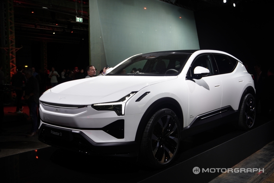 '600km 달리는 전기 SUV' 폴스타3, 듀얼모터·에어서스펜션이 기본!