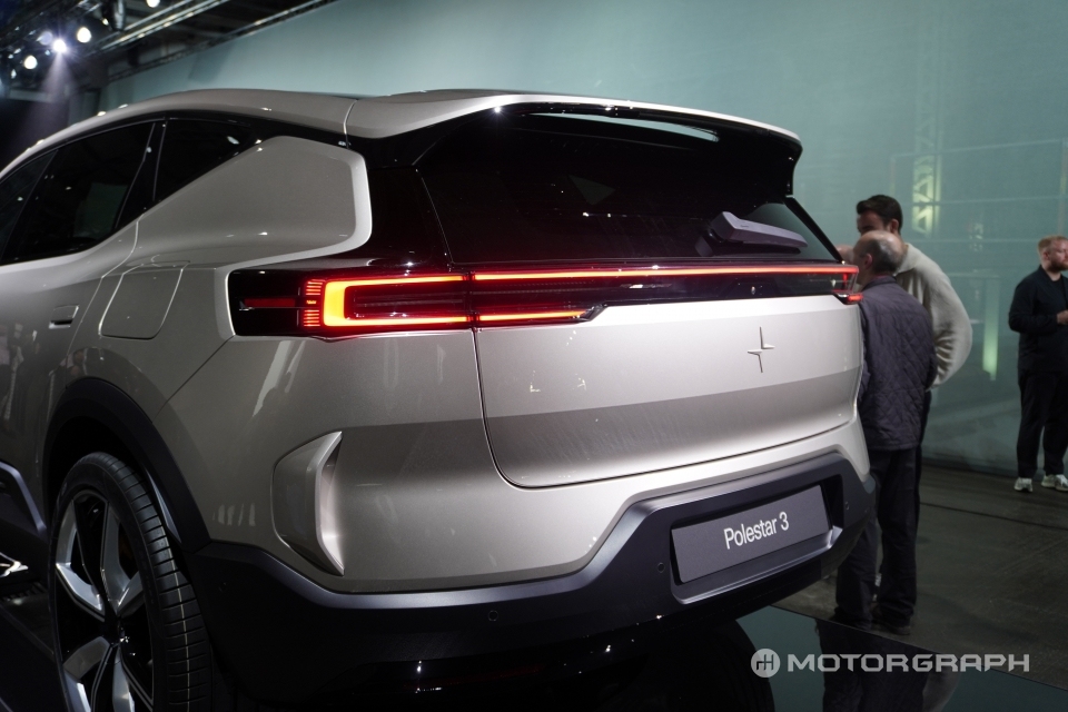 '600km 달리는 전기 SUV' 폴스타3, 듀얼모터·에어서스펜션이 기본! | 모터그래프