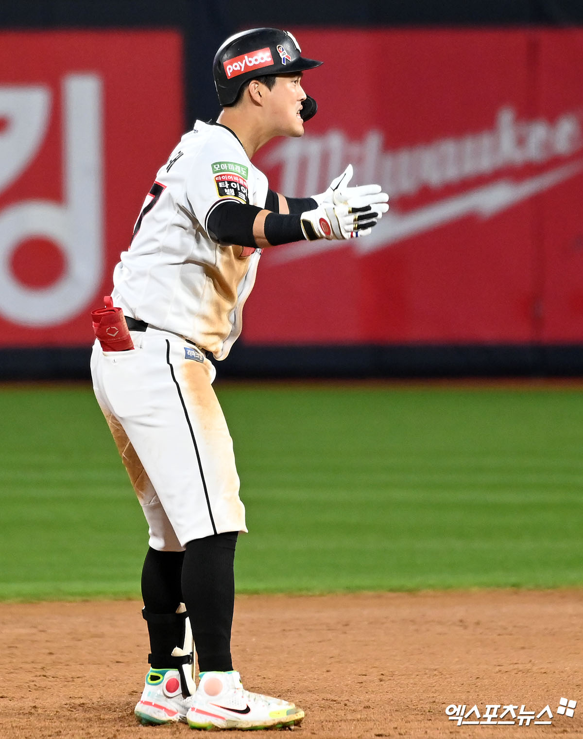 '배정대 쐐기타' 한 판으로 끝낸 KT, KIA 꺾고 준PO 진출 [WC1:스코어]