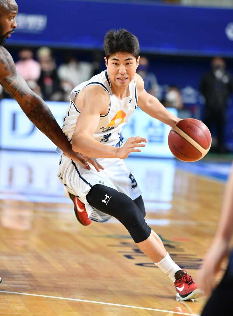 [게임 리포트] 포인트 가드 약점을 메운 KCC의 조직력