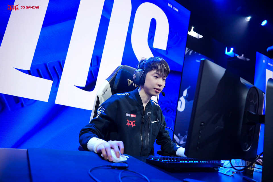 [롤드컵] '3-0 압승' JDG 호프 "RNG, T1 꺾고 '1부리그' 증명해라"