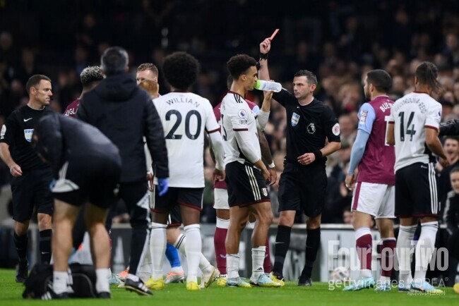 [epl.review] '퇴장+자책골' A.빌라, 풀럼에 0-3 완패..4G 무승+17위