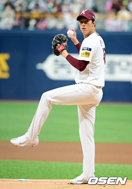 안우진 WBC 대표 발탁 불가? 한국 찾는 숙적 日사령탑이 웃는다