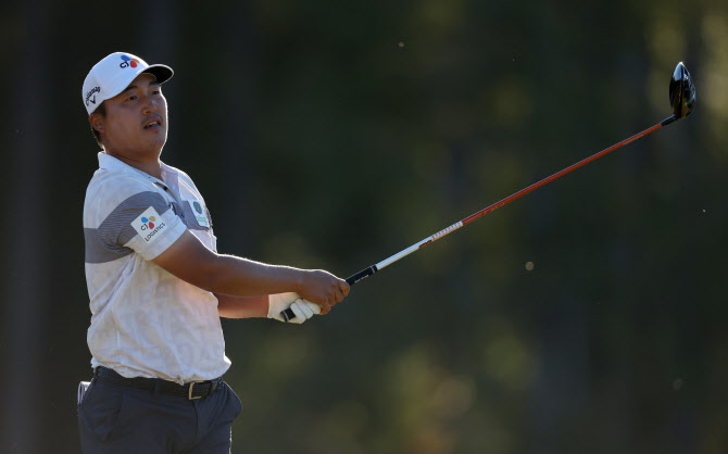 1타 차 공동 2위 이경훈 "스폰서 대회에서 우승하고 싶다"