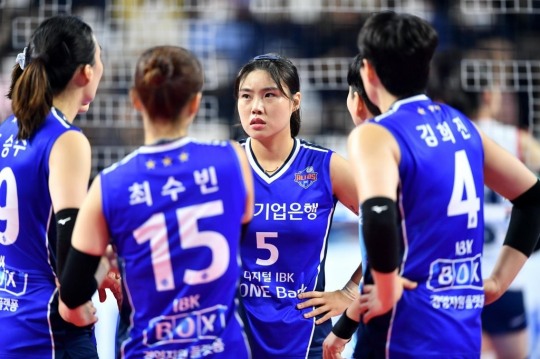 프로배구 GS칼텍스, 자멸한 IBK기업은행에 완승..모마 맹폭