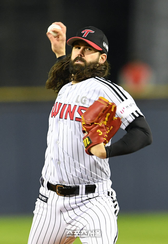 LG 미스터 옥토버 이번에도 호투, PS 등판=팀 전승 바라본다[PO1]