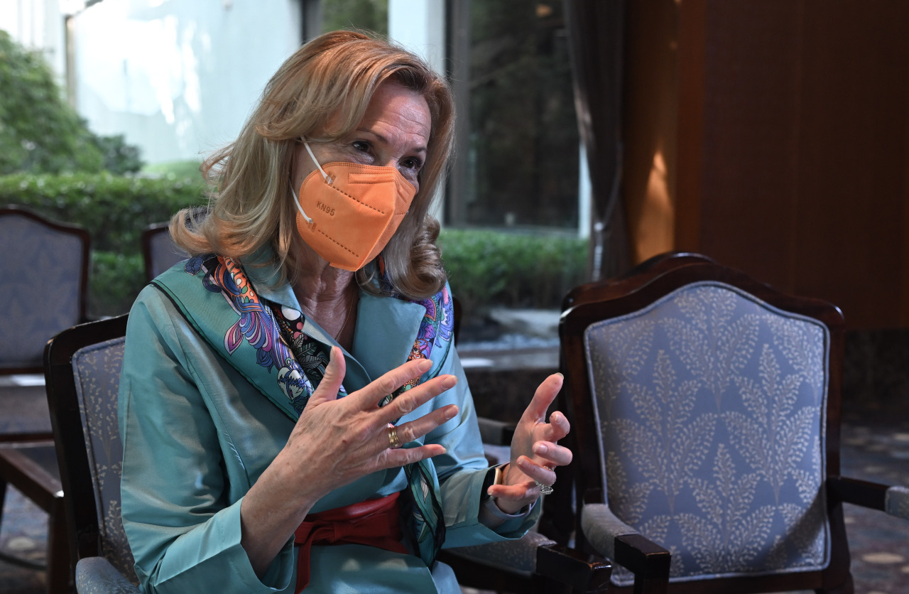 [Herald Interview] South Korea was doing it right until omicron U-turn ...