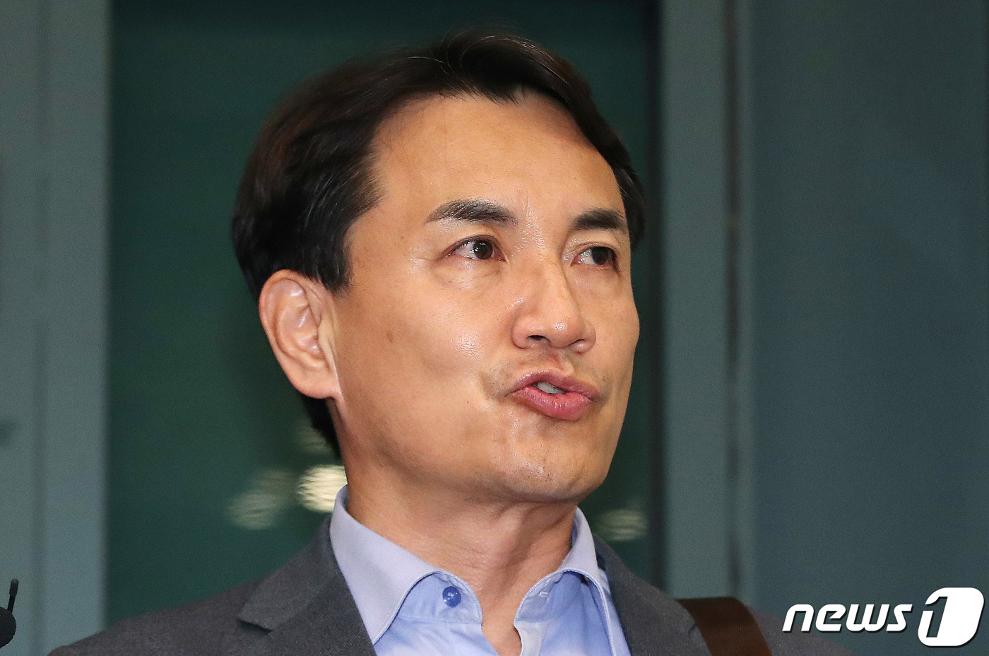 [뉴스1 PICK]'레고랜드 쇼크 확산' 김진태 귀국…"본의 아니게 좀 미안"