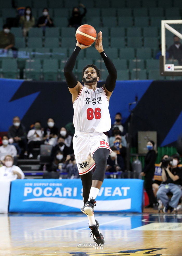 KGC의 짜릿한 4쿼터 역전극…LG 꺾고 1위 수성