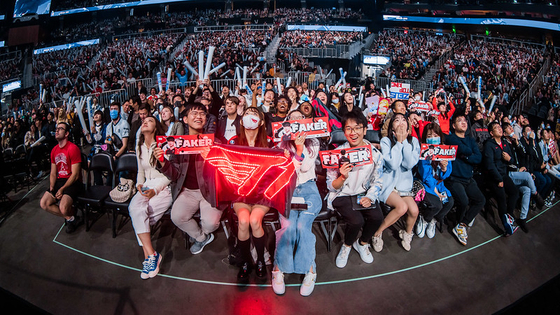 T1, 중국 유일 4강팀 JDG 잡아…결승은 ‘LCK 내전’