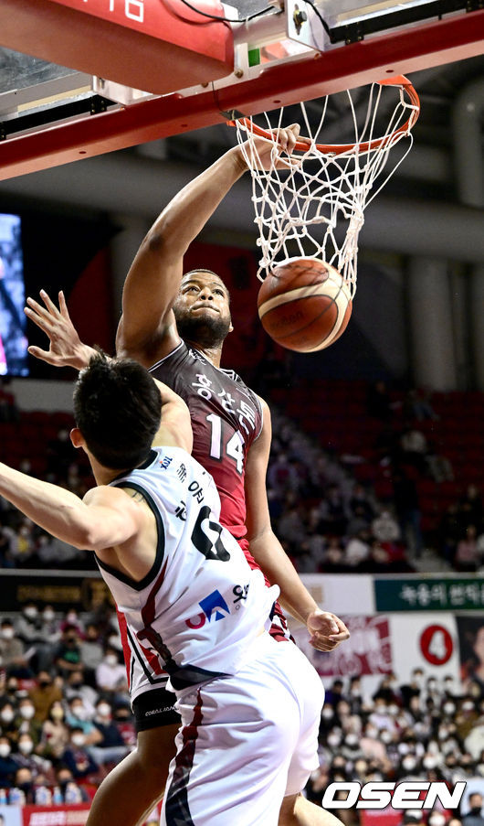 '스펠맨 21점' KGC, KT에 70-68 '진땀승'