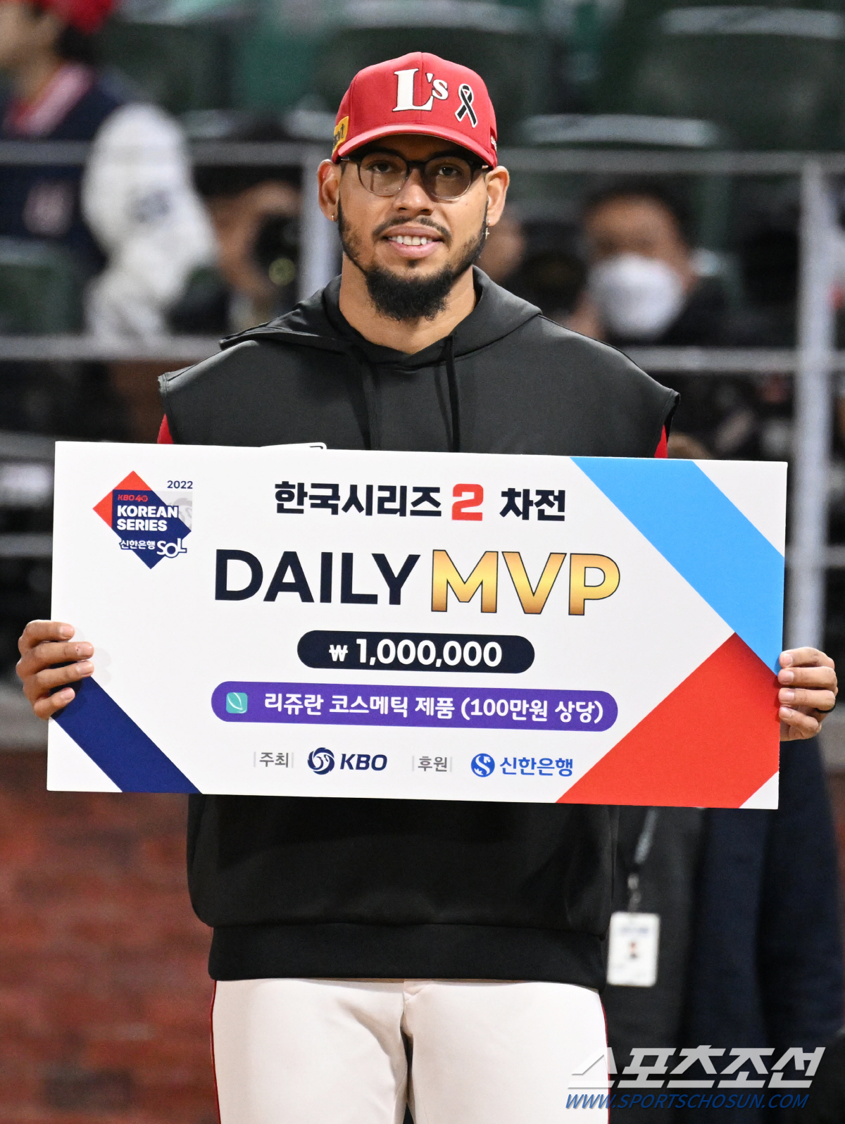 [포토] 2차전 MVP 수상하고 있는 SSG 폰트