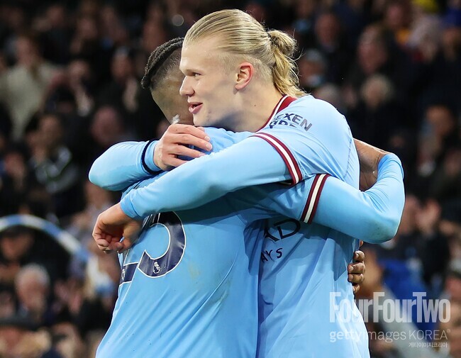 [epl.review] '추가시간 PK 극장골' 맨시티, 풀럼에 2-1 승...1위 도약