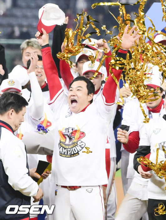 한국시리즈 MVP 기뻐하는 김강민 [사진]